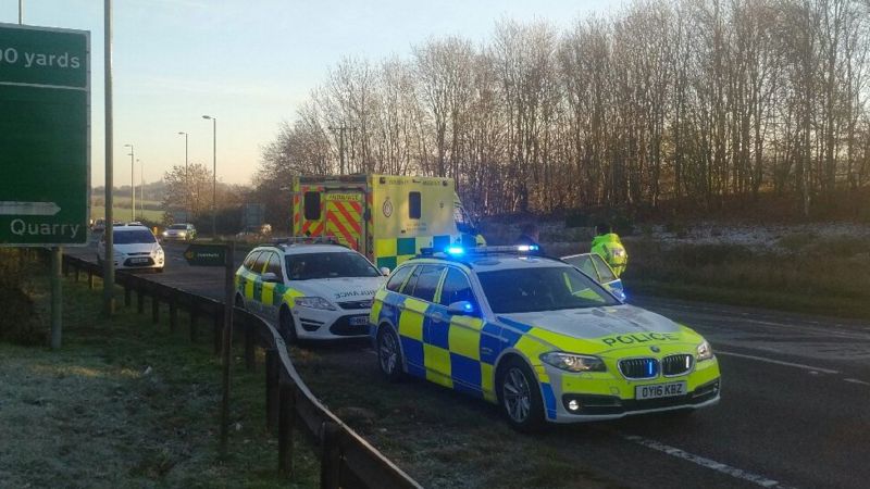 Seven-vehicle pile-up injures five on A420 near Faringdon - BBC News