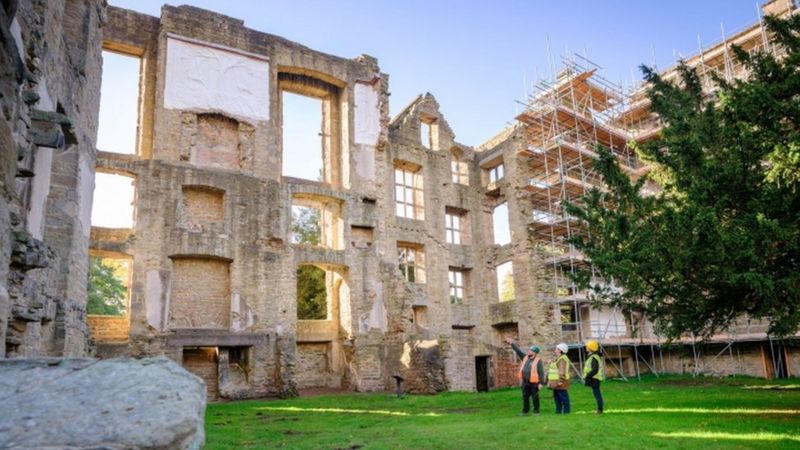Hardwick Old Hall: Work on 400-year-old friezes completed - BBC News