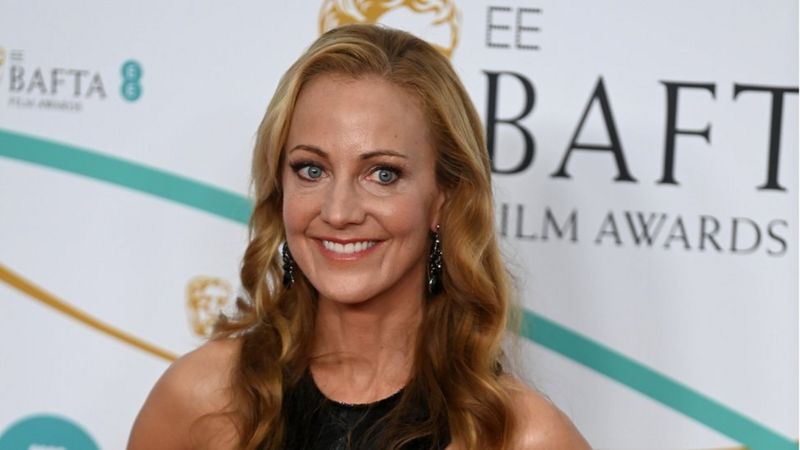 From Oscars waitress to awards nominee - BBC News