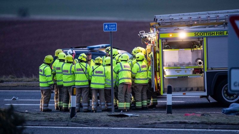 Three dead in multi-vehicle crash on A90 at Glenbervie - BBC News