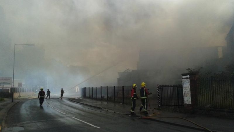 Wolverhampton fire damages industrial units - BBC News