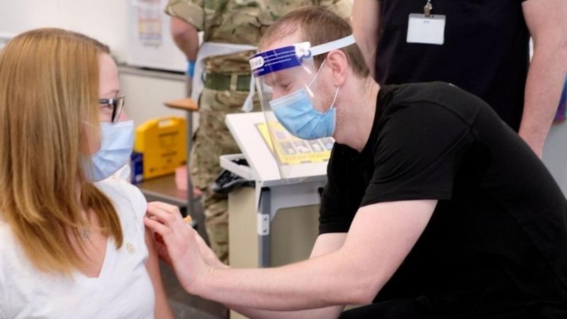 Covid-19: Delta variant drives case rises in North East - BBC News