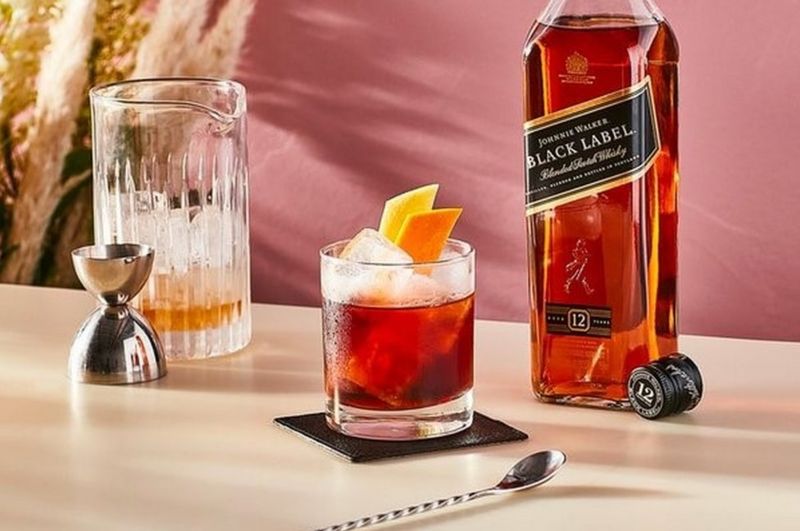 Home cocktail trend shakes up sales for Diageo - BBC News