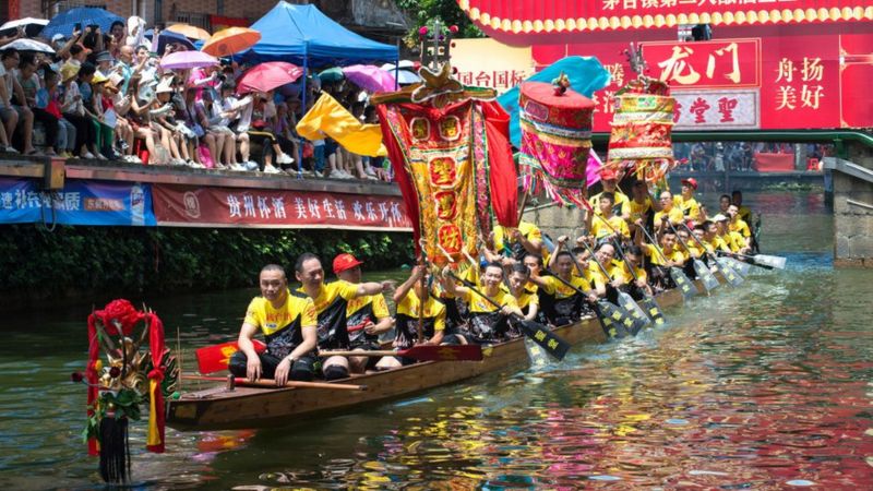 China's Dragon Boat Festival celebrations in pictures - BBC Newsround
