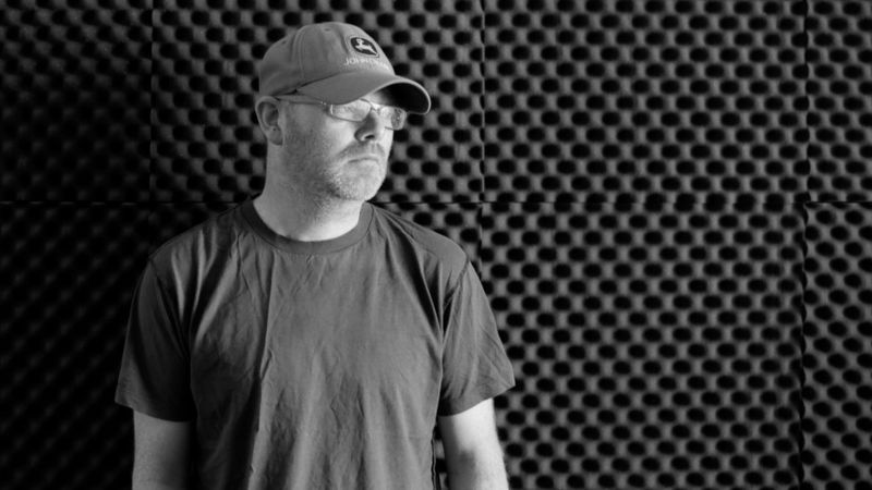 Artist Mark Fell creates 'sound app' for Essex c2c commuters - BBC News