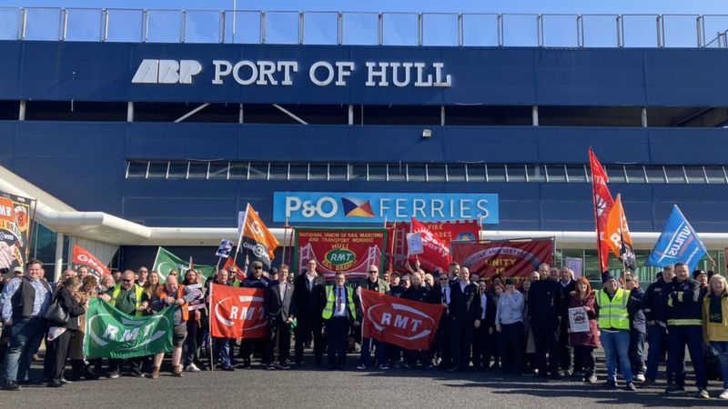 P&O Ferries protest draws hundreds in Hull - BBC News