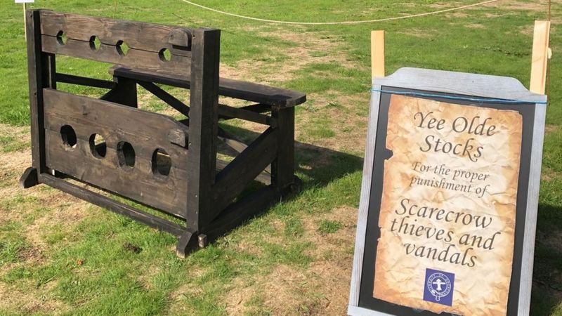 Scarecrows beheaded before Hampshire village competition - BBC News