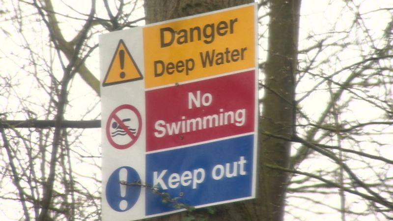Appley Bridge quarry death: Boy, 16, dies after going swimming - BBC News