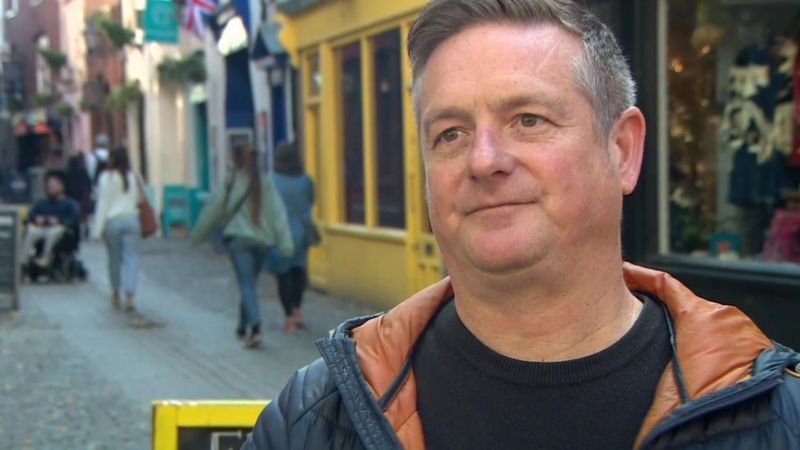 Push for improvements to Exeter shops accessibility - BBC News