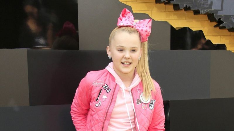 JoJo bows: The tween craze being banned from a classroom near you - BBC ...