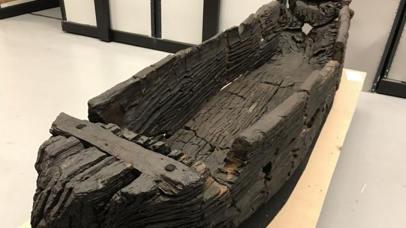 Leeds: 'Blown-up' medieval fishing boat on show - BBC News