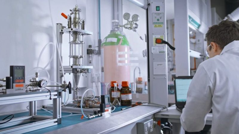 Dyson on largest ever recruitment drive - BBC News