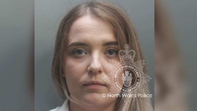 HMP Berwyn: Prison staff training after inmate affairs - BBC News