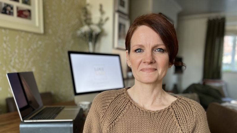 Romance fraud alert as reports up almost 60% - BBC News