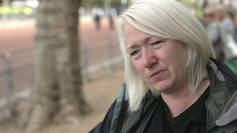 Hartlepool bagpiper plays daily tributes in memory of the Queen - BBC News