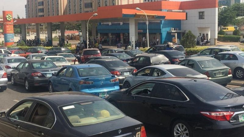 Fuel scarcity Abuja: NNPC dismiss long queues for petrol stations inside Nigeria capital - Fotos ...
