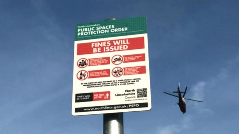 Scunthorpe: Ashby Ville lake safety call as man airlifted to hospital - BBC News