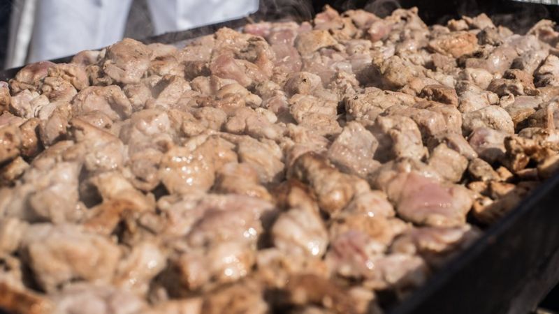 Eating roadkill in West Virginia - BBC News