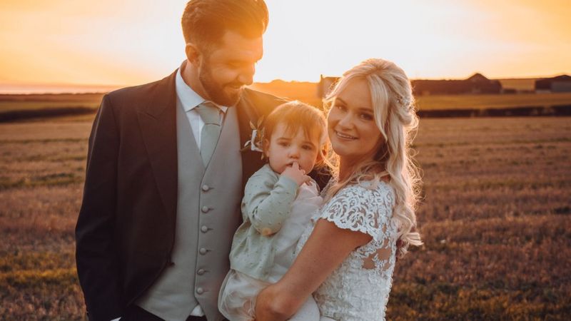 Cancer: Couple raising £250k to treat brain tumour - BBC News