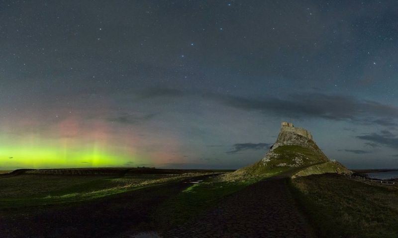 Northern Lights seen over North East England - BBC News
