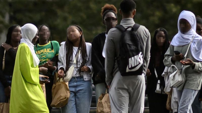 French shrug off Muslim upset at abaya ban in schools - BBC News