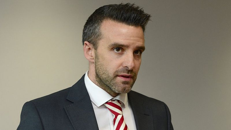 NI paramilitaries 'just organised criminals' - BBC News