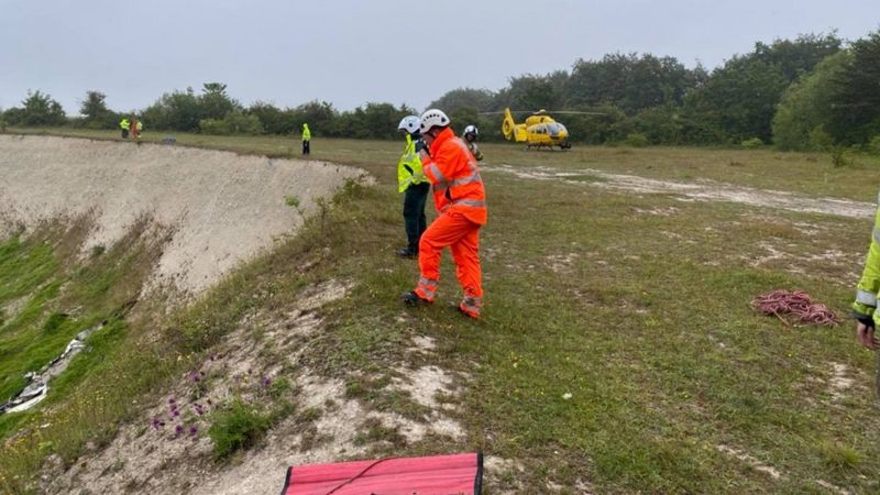 Sundon Pits: Man falls 100ft down disused chalk quarry - BBC News