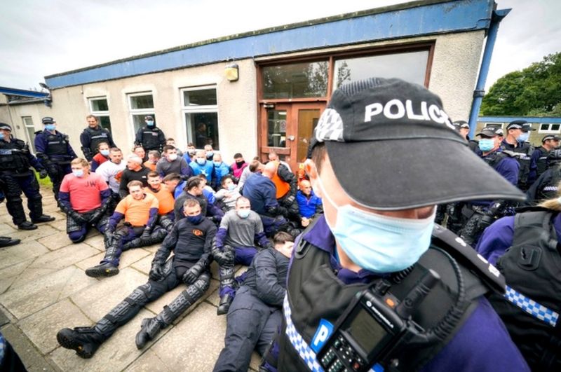 COP26: Riot training for thousands of police ahead of summit - BBC News