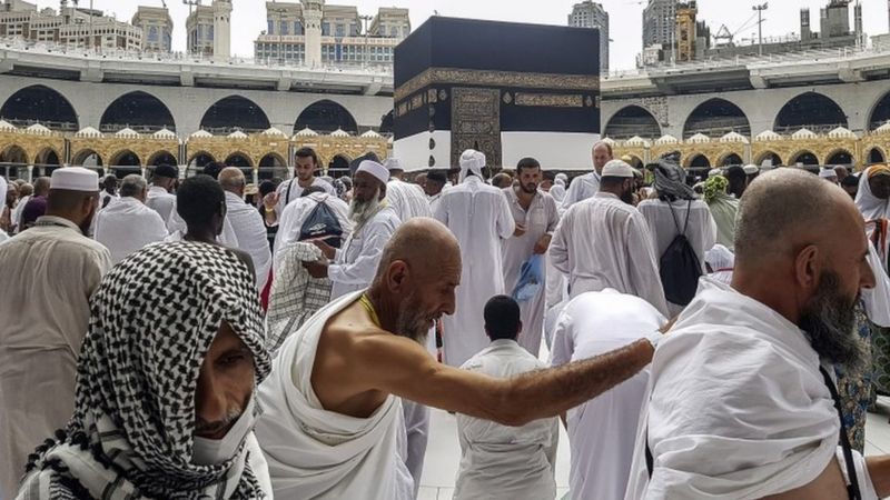 Saudi Arabia Hajj: Millions begin annual pilgrimage - BBC News