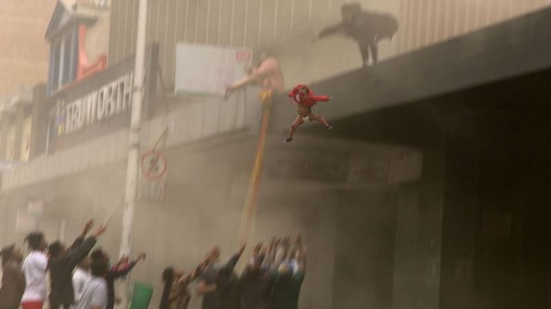 South Africa riots: Looting and shooting in Durban - BBC News