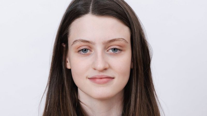 Thame skateboarder Lilly Strachan sees Brazil plans put on hold - BBC News