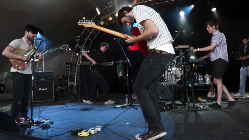 Foals return with music that 'makes you want to smash a room up' - BBC News