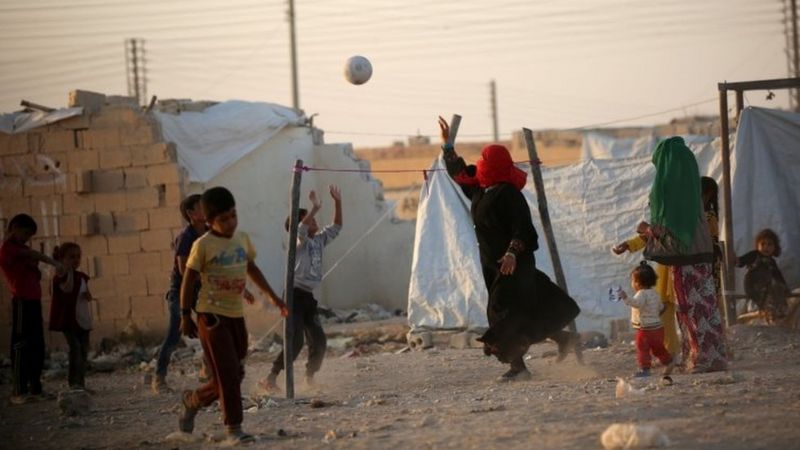 Mosul battle: Escaping civilians facing 'dire conditions' - BBC News