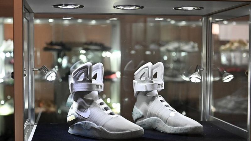 Michael Jordan: Rare trainers fetch $615,000 at auction - BBC News