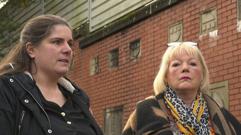 NI Troubles: 'I would love to see that wall coming down' - BBC News