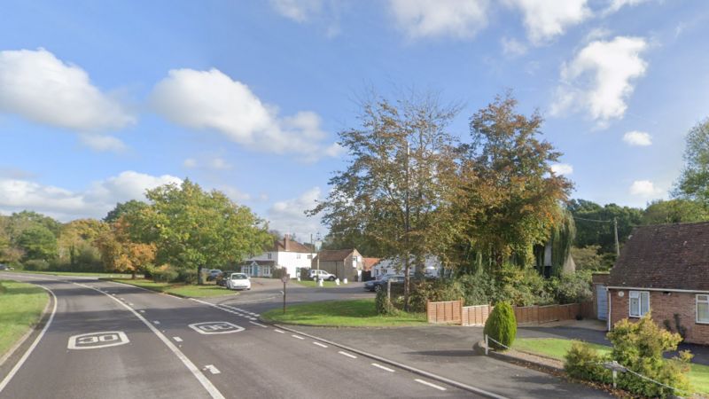 Duncton: Fourth person dies after Chichester car crash - BBC News