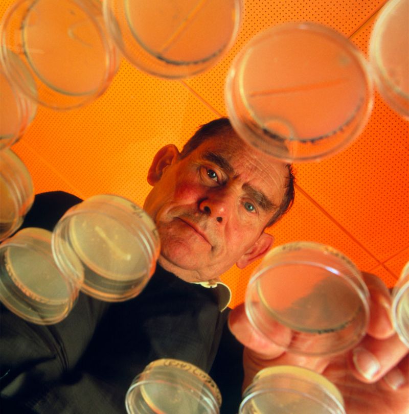 Sydney Brenner: Molecular biology pioneer dies - BBC News