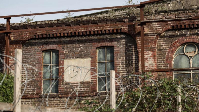 Lewes: Plans unveiled for derelict town centre site - BBC News