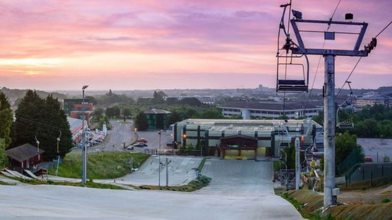 Bracknell ski centre and ice rink announces closure - BBC News