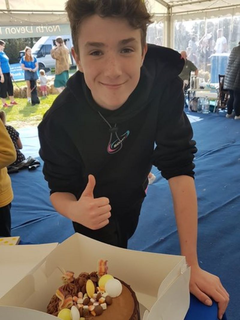 Max Woosey: Carol Vorderman in campsite singalong for charity - BBC News