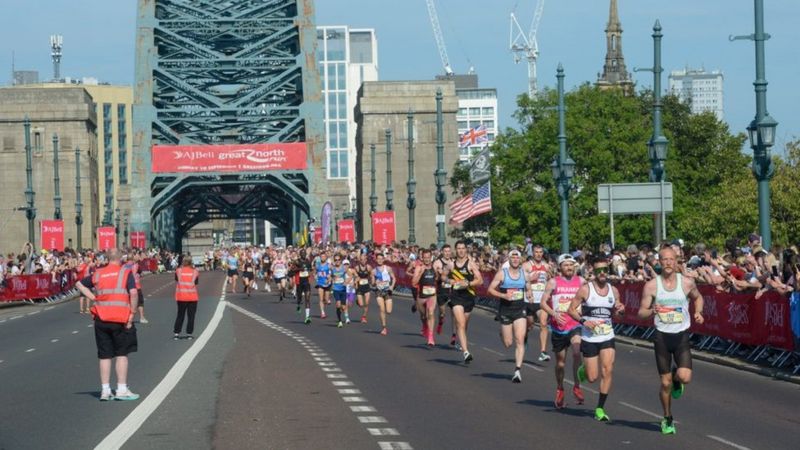 Great North Run 2023: Thousands tackle half marathon - BBC News