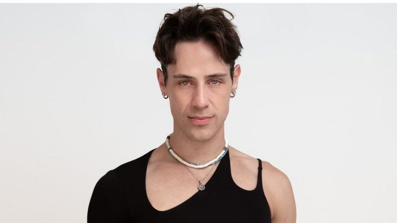 I Kissed a Boy: Kilkeel man on UK's first gay dating show - BBC News