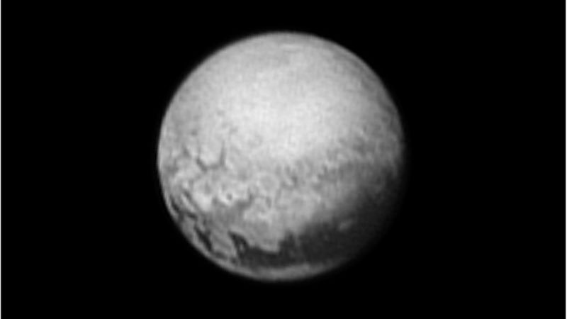 New Horizons: Nasa spacecraft speeds past Pluto - BBC News