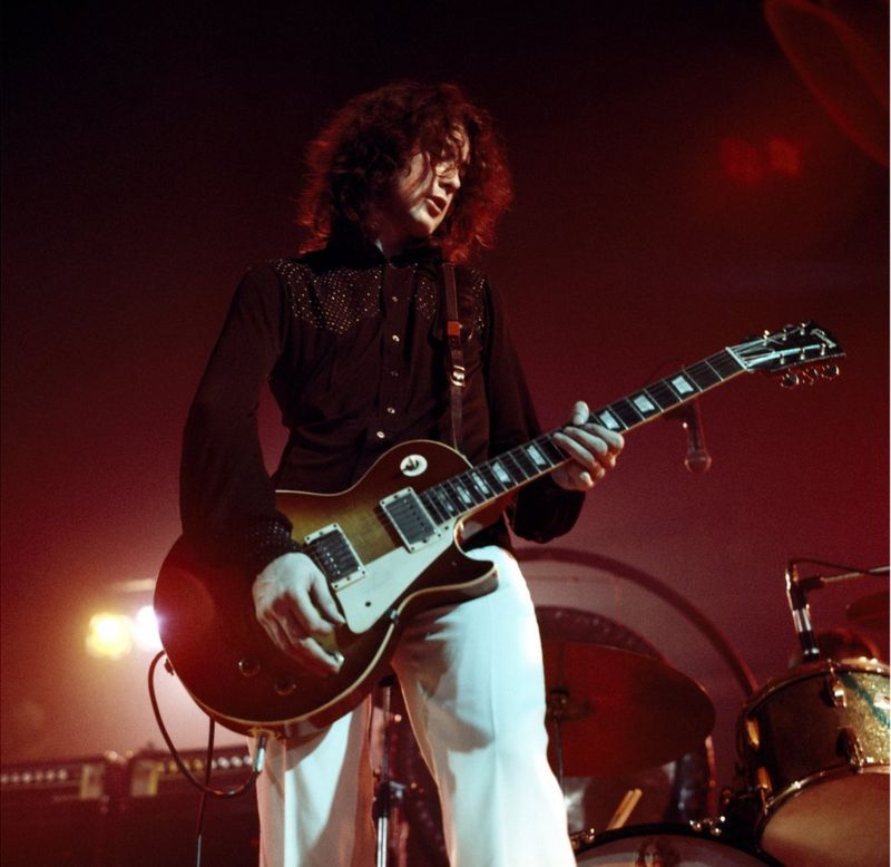 Led Zeppelin: Pictures show first concert, in 1968 - BBC News