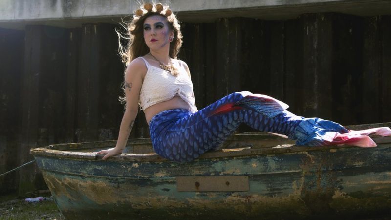 Mermaids gather to compete for UK title - BBC News