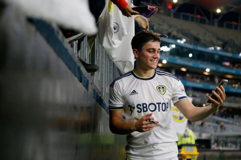 Fulham closing in on Leeds' Daniel James - BBC Sport