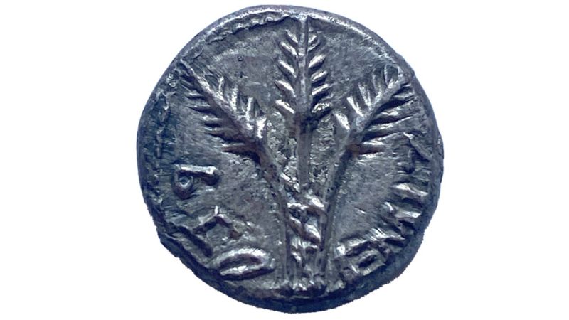 Gold coins hidden in 7th Century found in wall - BBC News