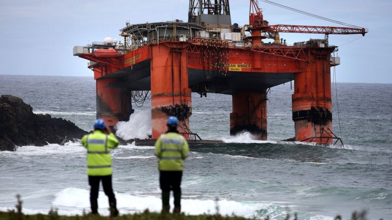Diesel oil leak from grounded rig Transocean Winner - BBC News