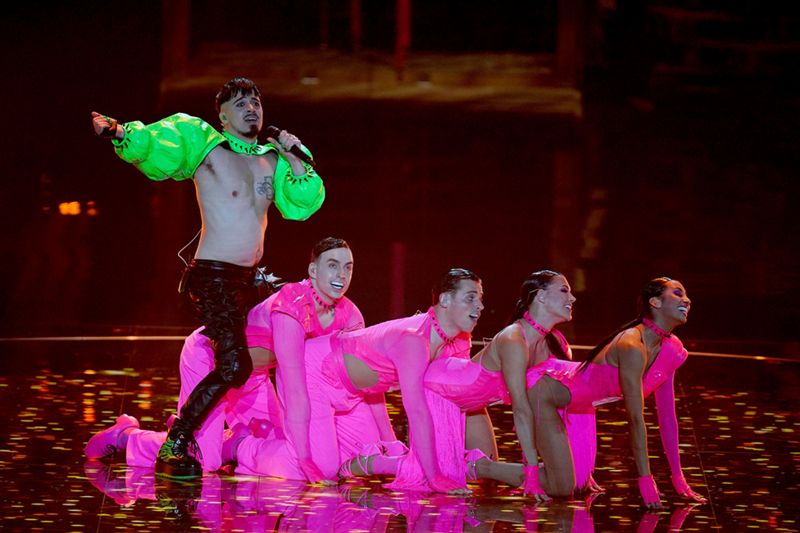 In pictures: Eurovision performances fire up fans - BBC News