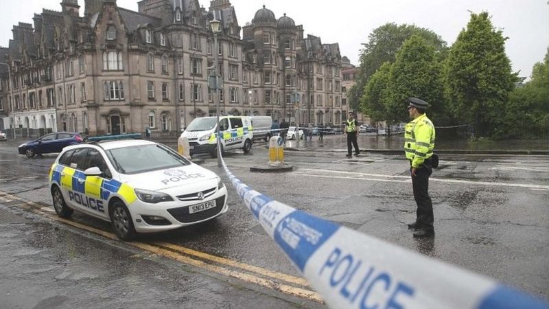 Man killed in daylight attack in Edinburgh street - BBC News